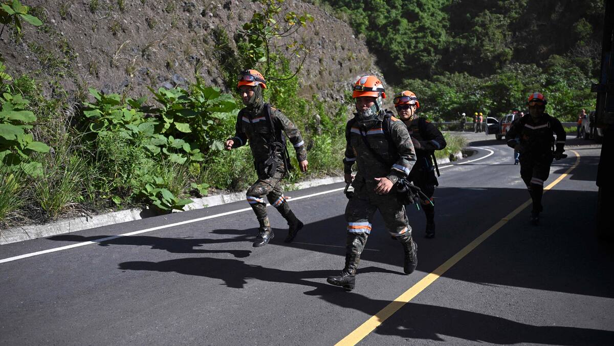 Accident au Guatemala : Un bus plonge dans un ravin et fait au moins 15 ...
