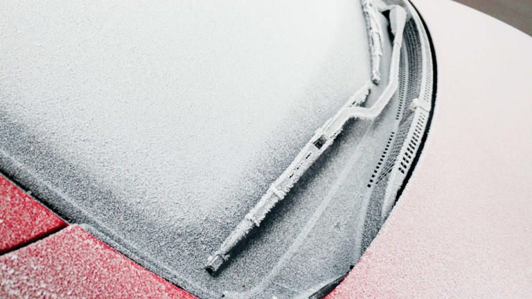 How to clear ice from inside your car’s windscreen