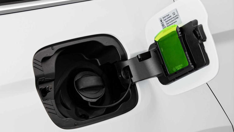 How to clear ice from inside your car’s windscreen