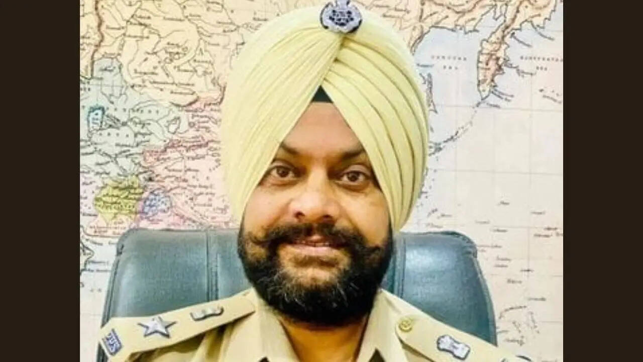 Amritsar vigilance SSP suspended, social activist booked over ...