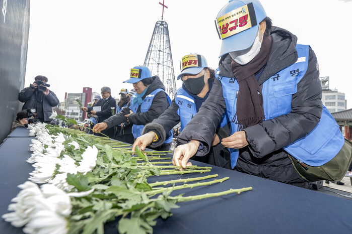 Mourning Jeju Air crash victims