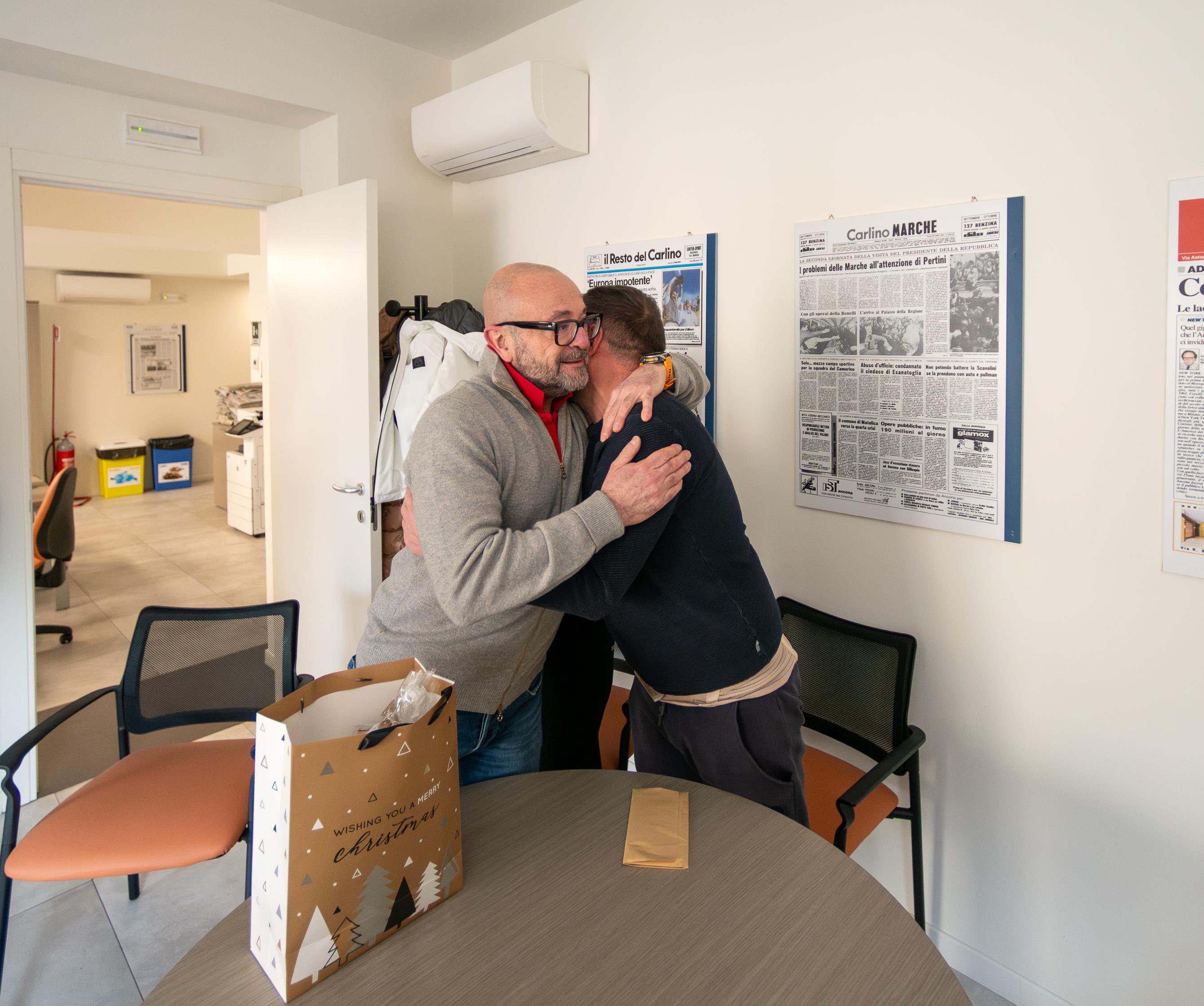 Famiglia con 7,68 euro sul conto. Carlo, il benefattore: "La storia di ...