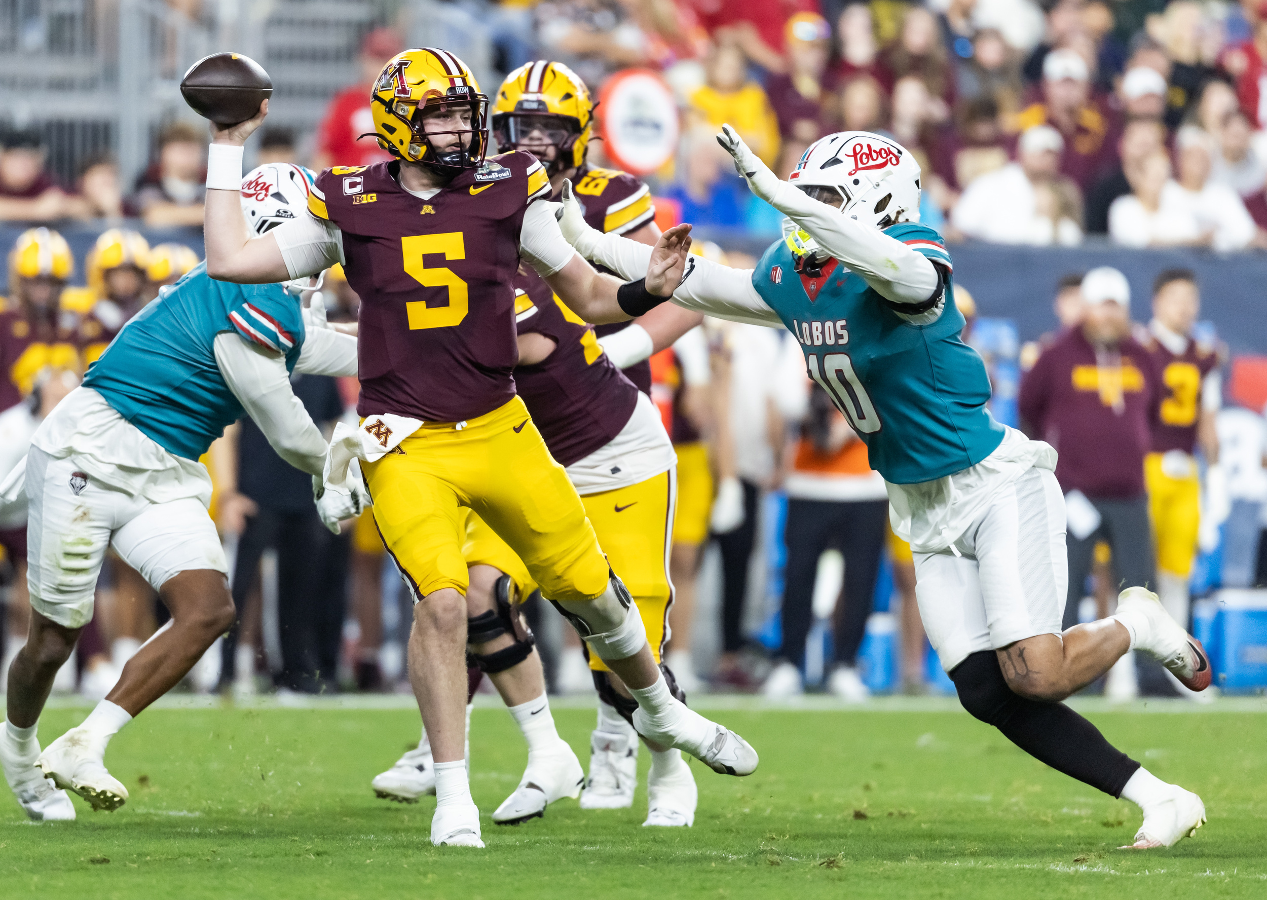 Minnesota continues longest active bowl winning streak with walk-off win