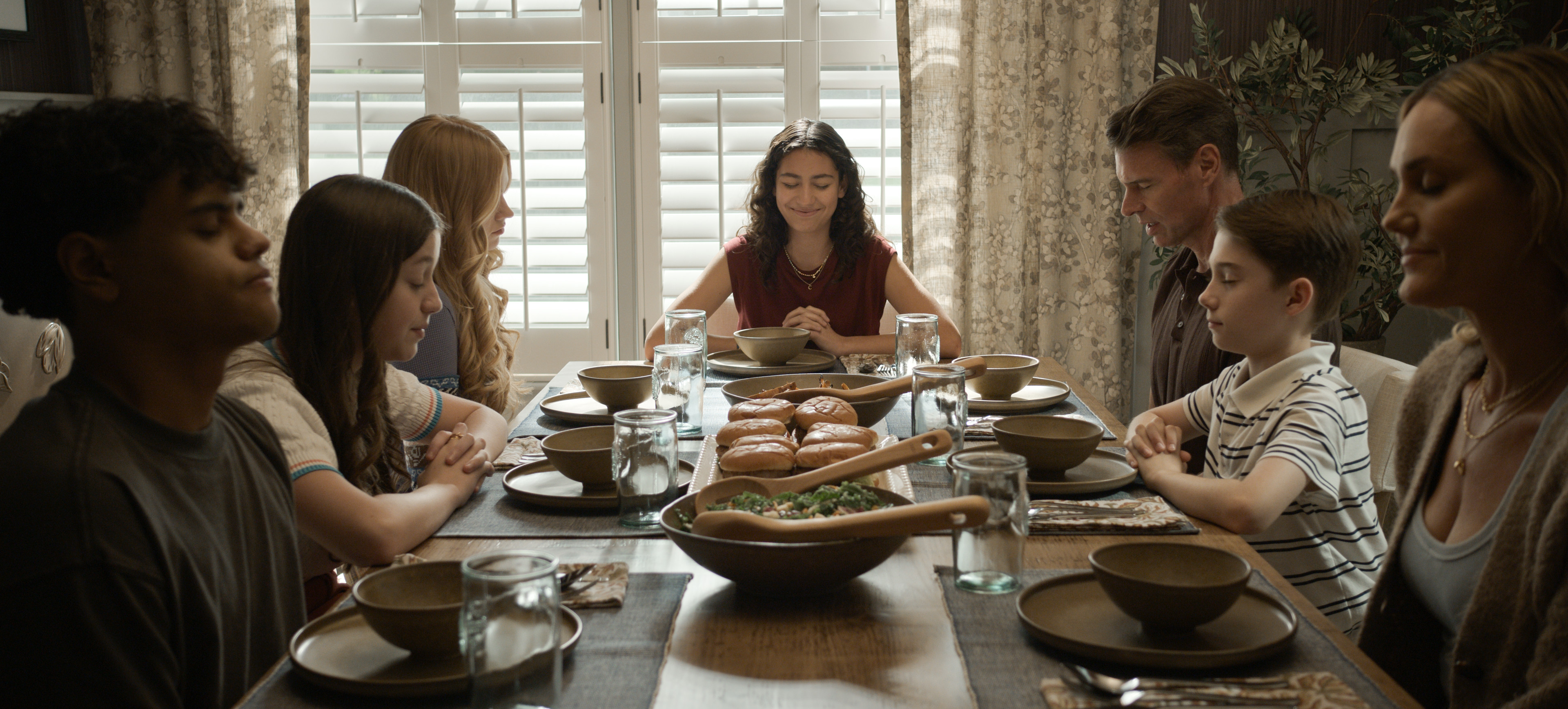 Scott Foley, 53, as a widowed pastor? Take a first look at his role in ...