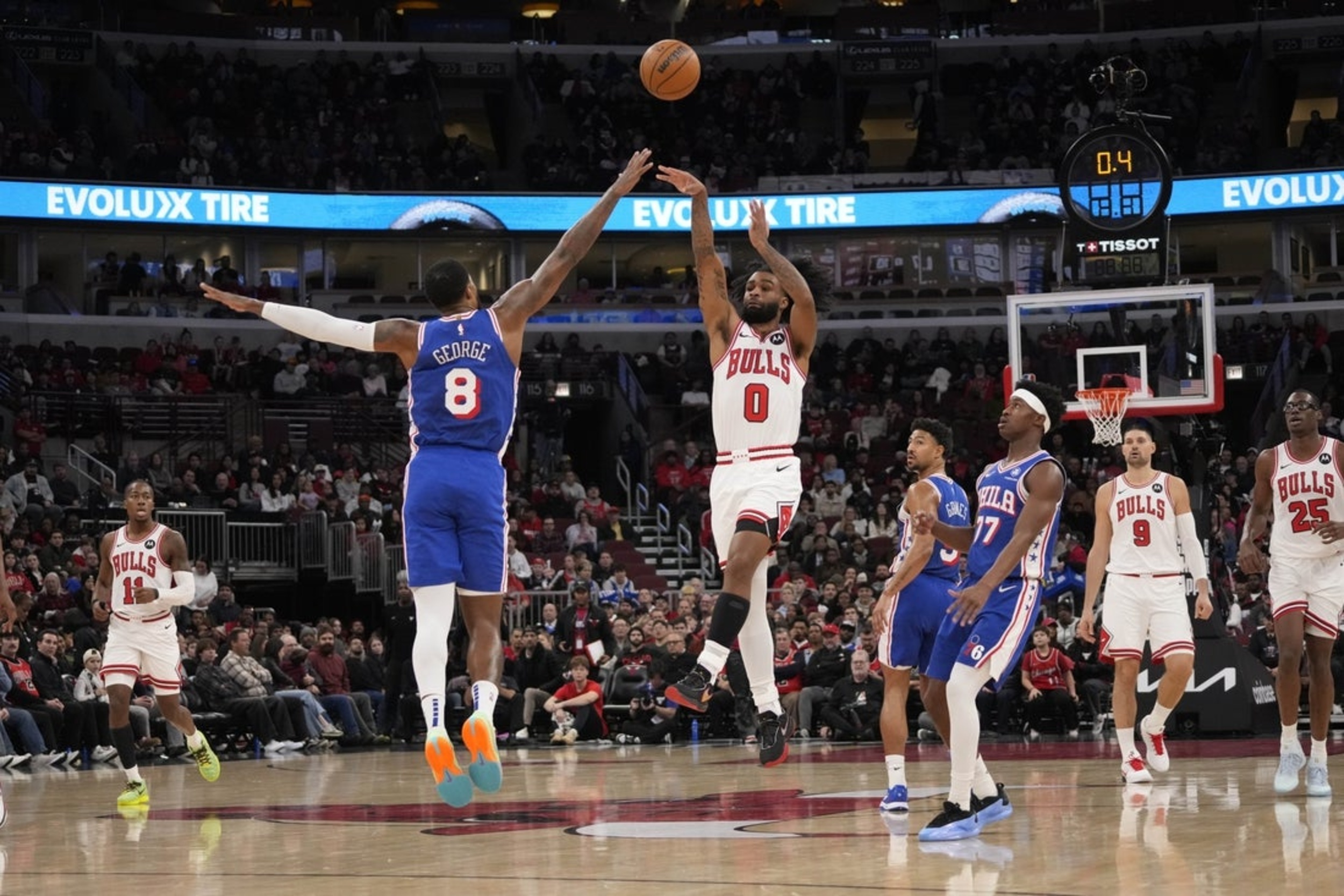 Coby White fuels fourth-quarter push as Bulls beat 76ers