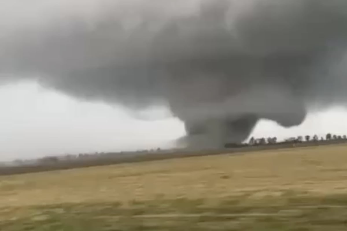 Midwest and south of US battered by deadly tornadoes amid storm system ...