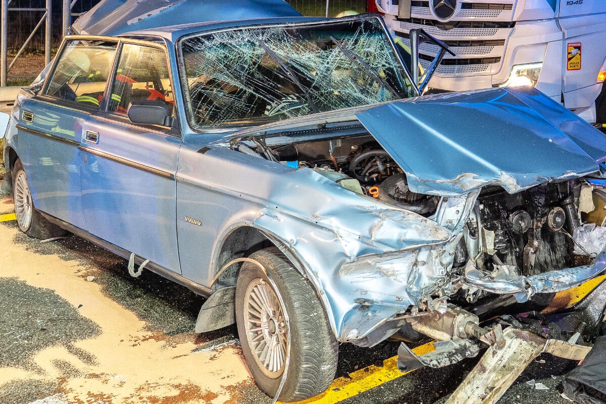 Oldtimer ohne Beleuchtung löst Unfall aus: Fahrer schwer verletzt, A3 ...