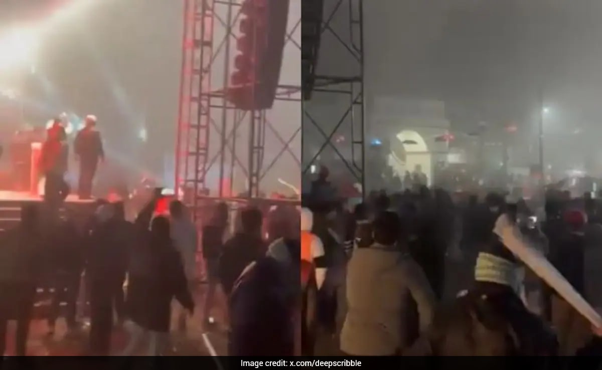 Bangladeshi singer's concert called off as mob throws bricks, stones at ...