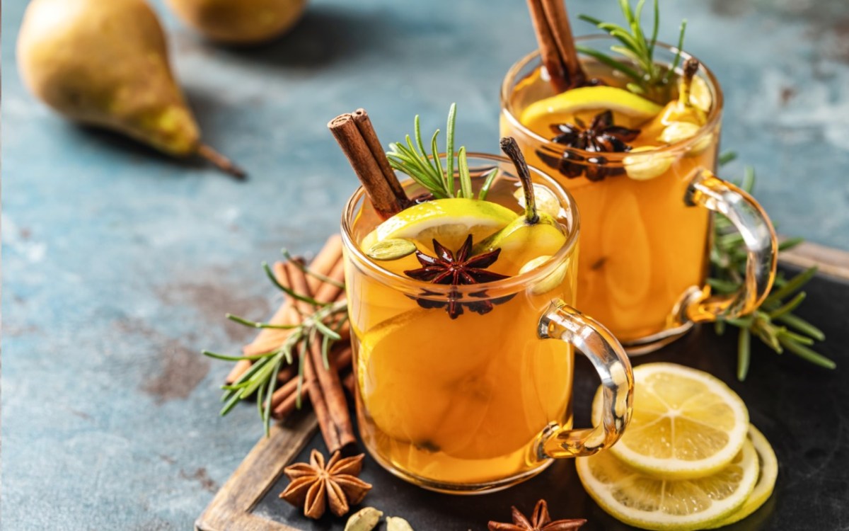 Winter magic in a mug: White pear mulled wine