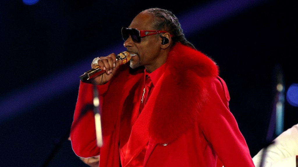 Watch this year's perfect NFL Christmas halftime show