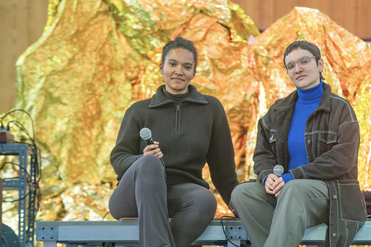 Ausstellung "Olicía - Out of the Blue" in der robotron-Kantine: Ping ...