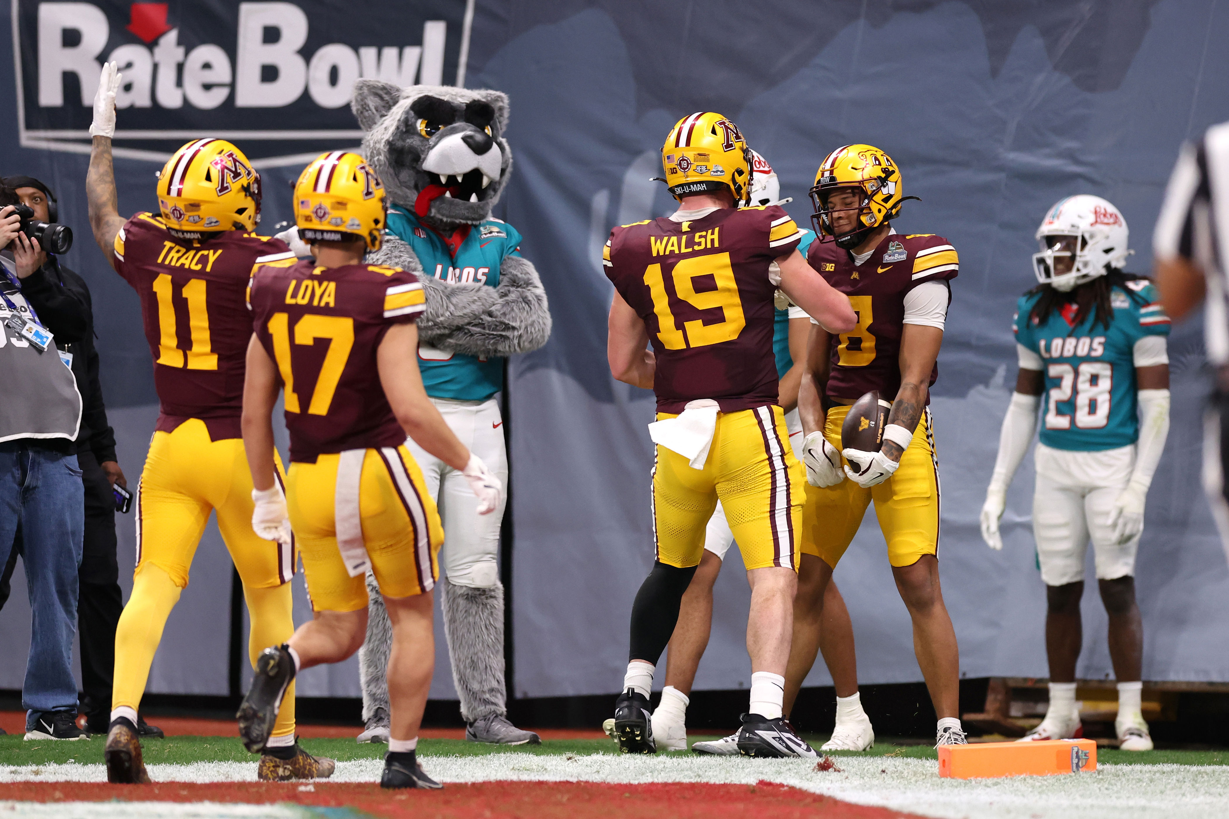 Jalen Smith's 2nd diving TD grab wins Rate Bowl as Minnesota denies New ...