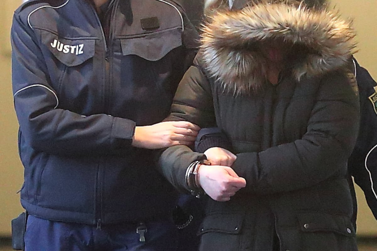 Frau schmuggelt Drogen im Ü-Ei hinter Gitter