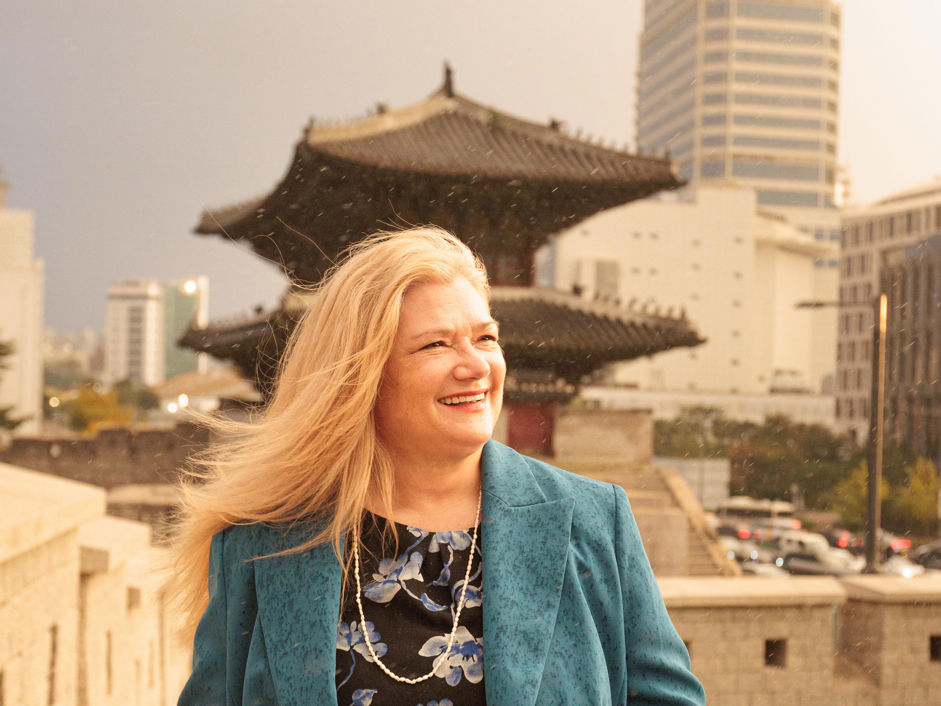 Burned out in her 50s, she left corporate life. Starting over in Korea ...