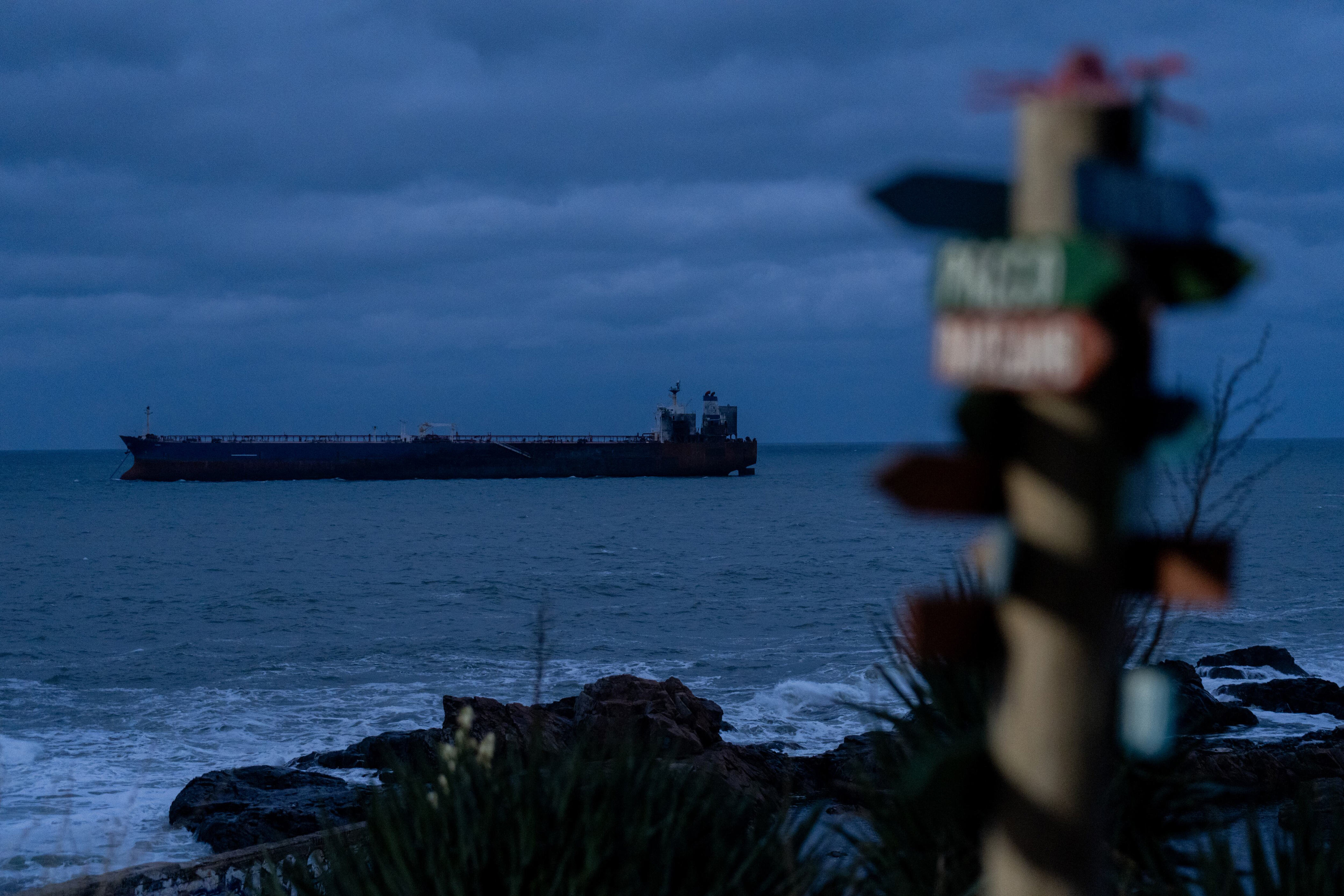 Why the build-up of oil at sea doesn't signal a collapse in demand just yet