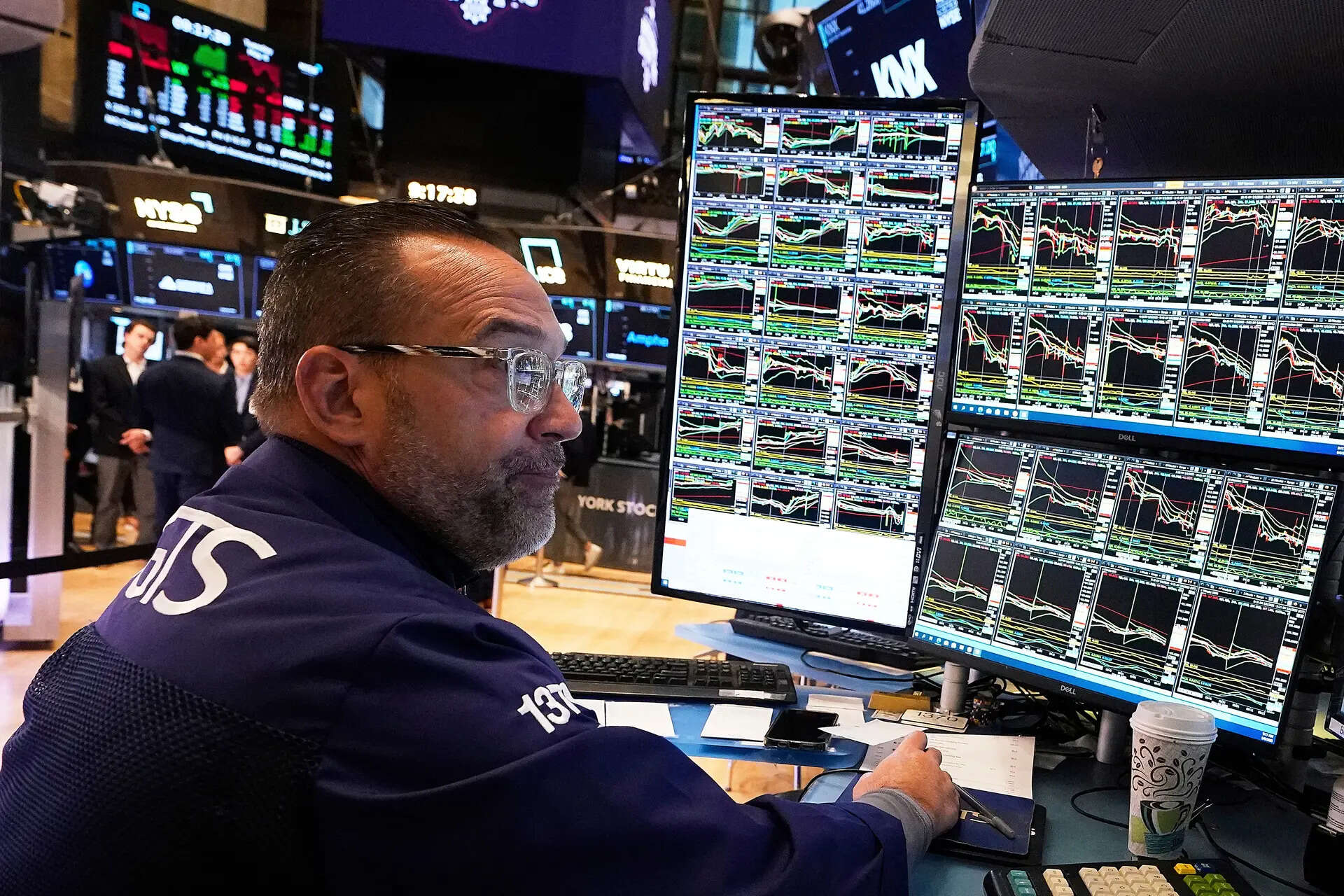 US stocks end close to all-time highs in light, post-holiday session