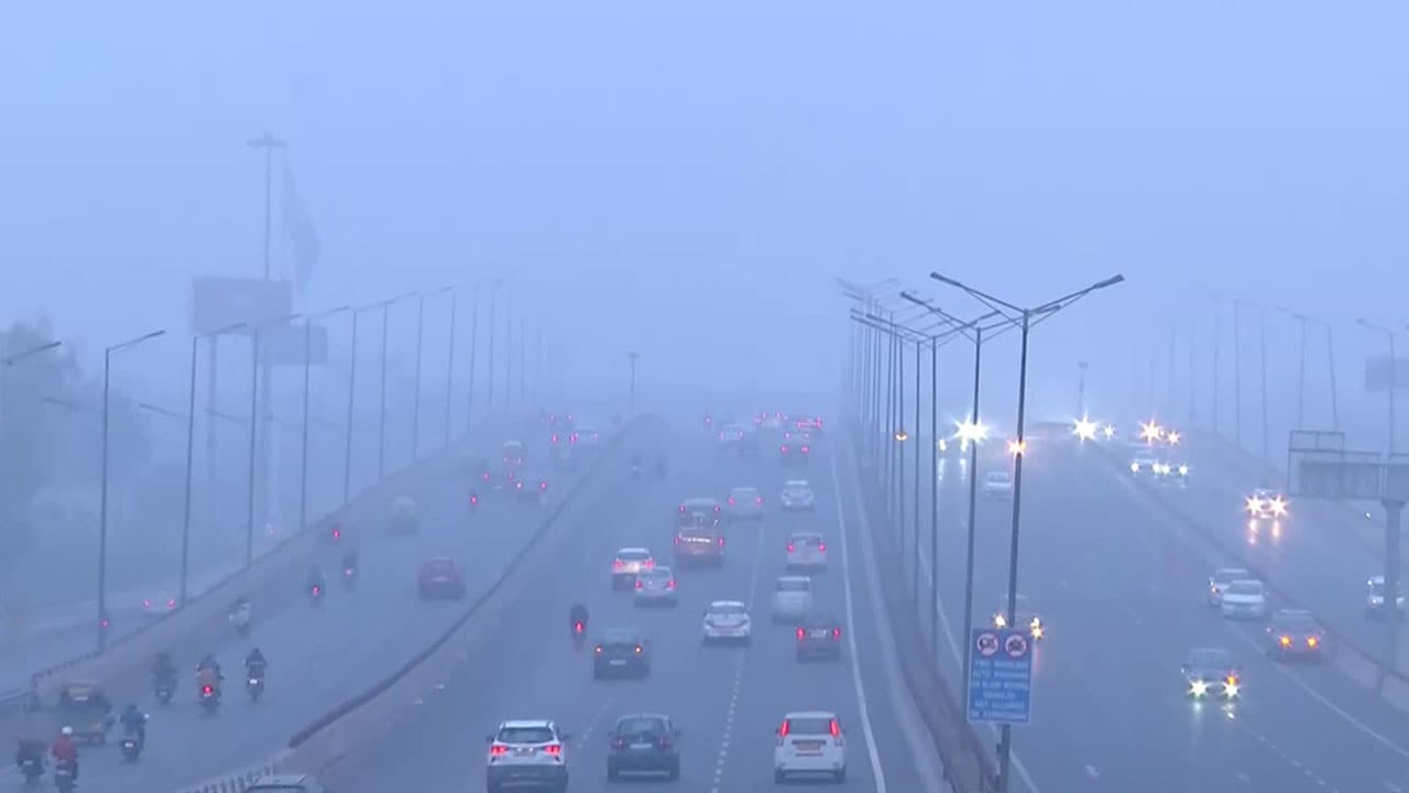 Smog returns to Delhi as air quality slips back into 'very poor' zone