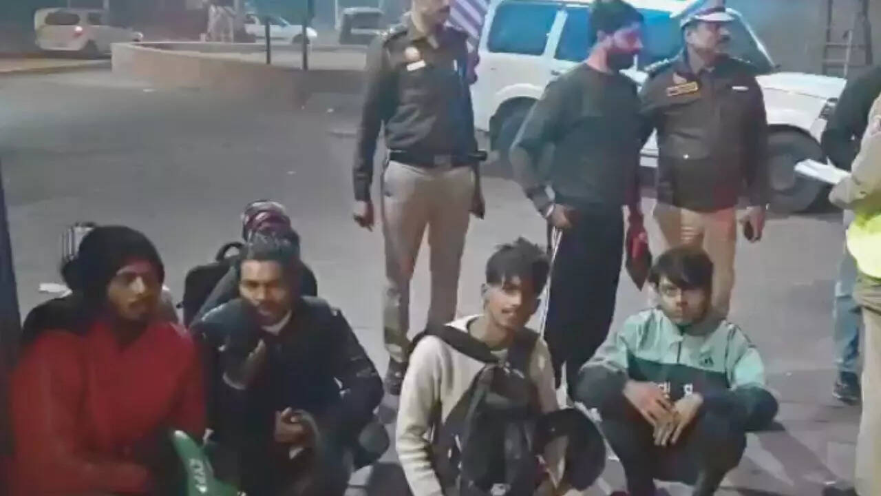 Big Delhi Police crackdown ahead of New Year: Over 200 arrested under ...