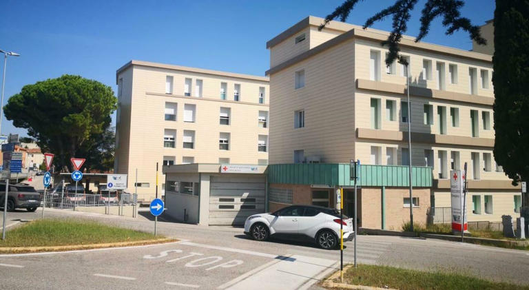 Lo salvano da un’ulcera perforante e il paziente invita tutto il pronto ...