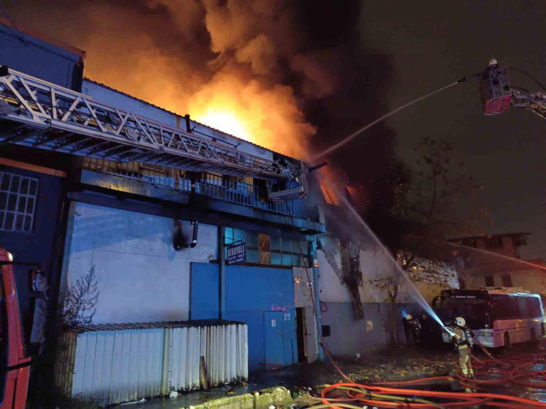 Bursa’da iş yeri yangını: Alevler çevredeki işletmelere sıçradı