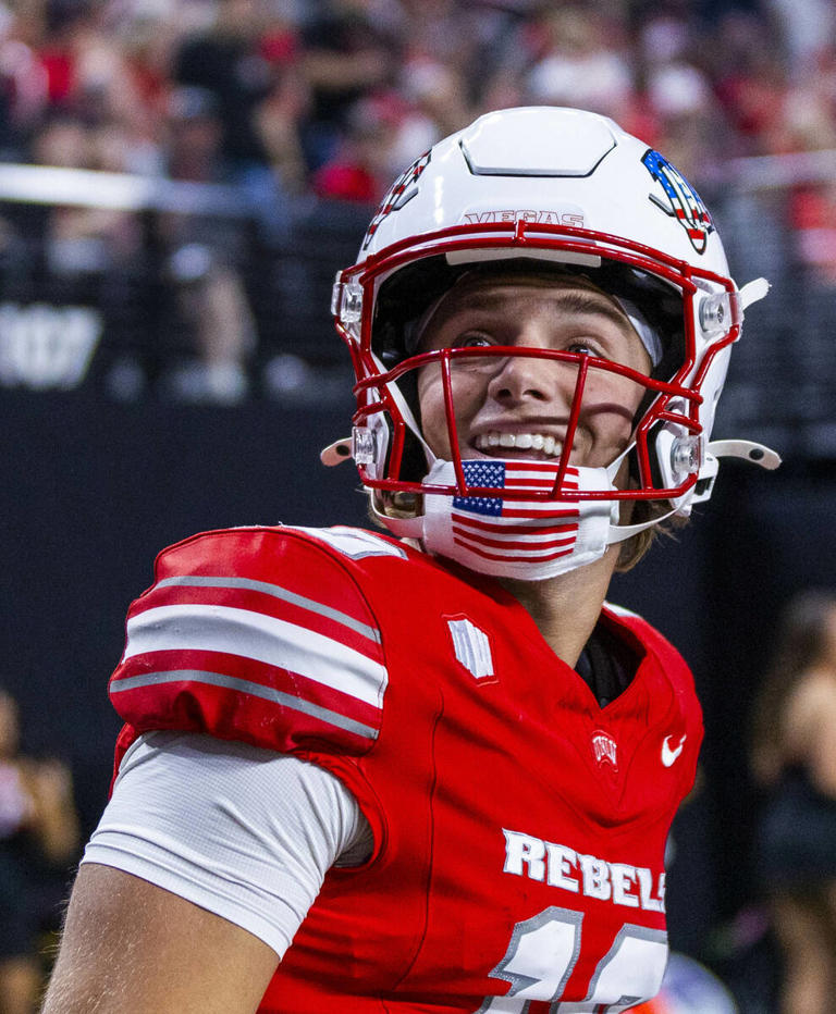 UNLV starting quarterback reverses course, will enter transfer portal