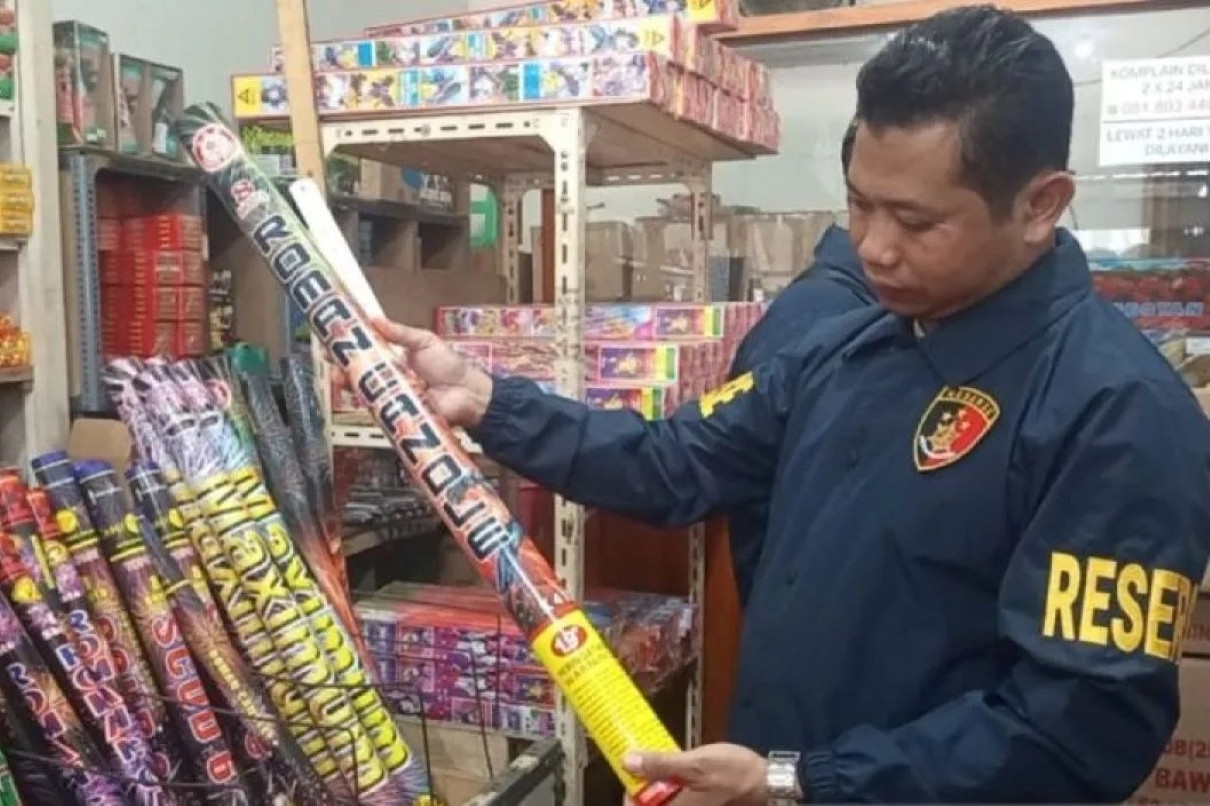 Petasan dan kembang api diawasi ketat jelang tahun baru di Madiun
