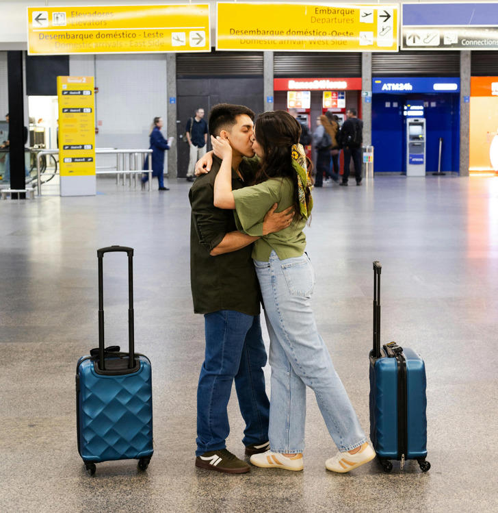 A stranger flirted with me on a plane — the ending caught me off guard