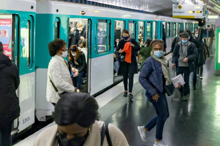 Mehrere Frauen in U-Bahn niedergestochen: Messerangreifer festgenommen