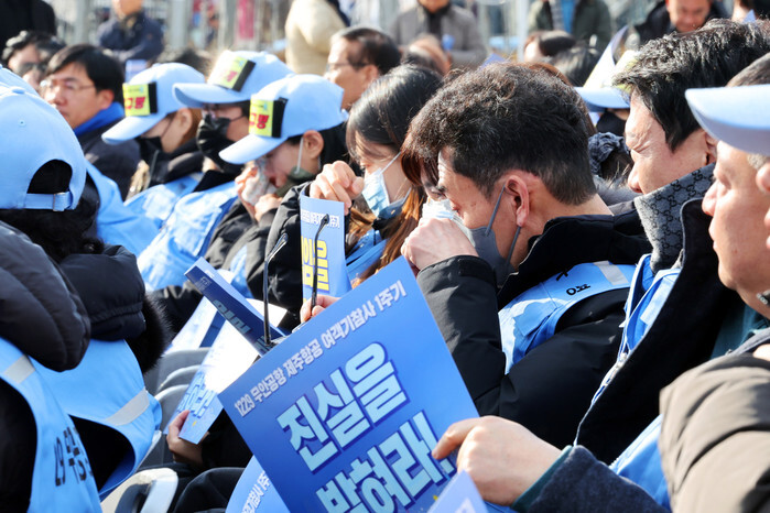 Mourning Jeju Air crash victims