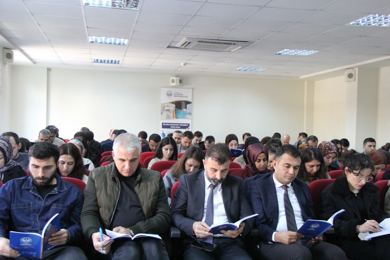 Cizre’de öğretmenlere "anlayarak hızlı okuma" eğitimi