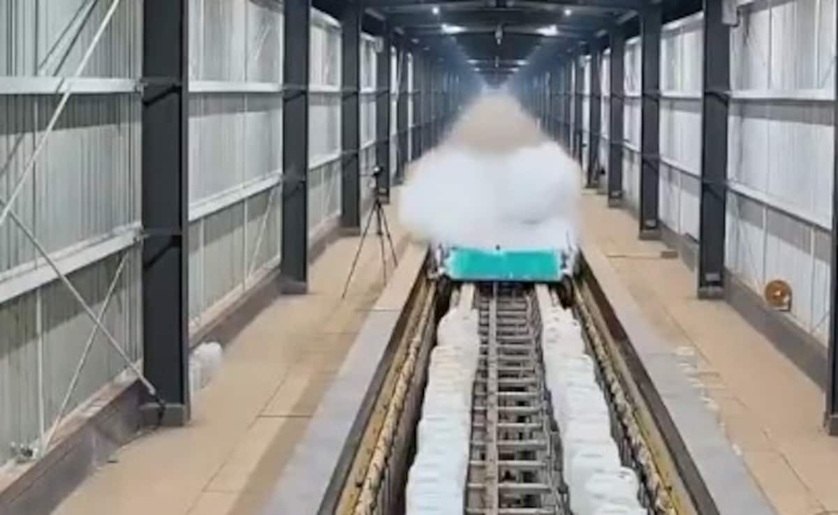 Chinese train breaks world record, hits 700 kmph in just two seconds