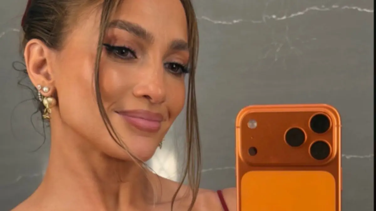 Jennifer Lopez’s latest hot selfie goes viral for all the wrong reasons ...