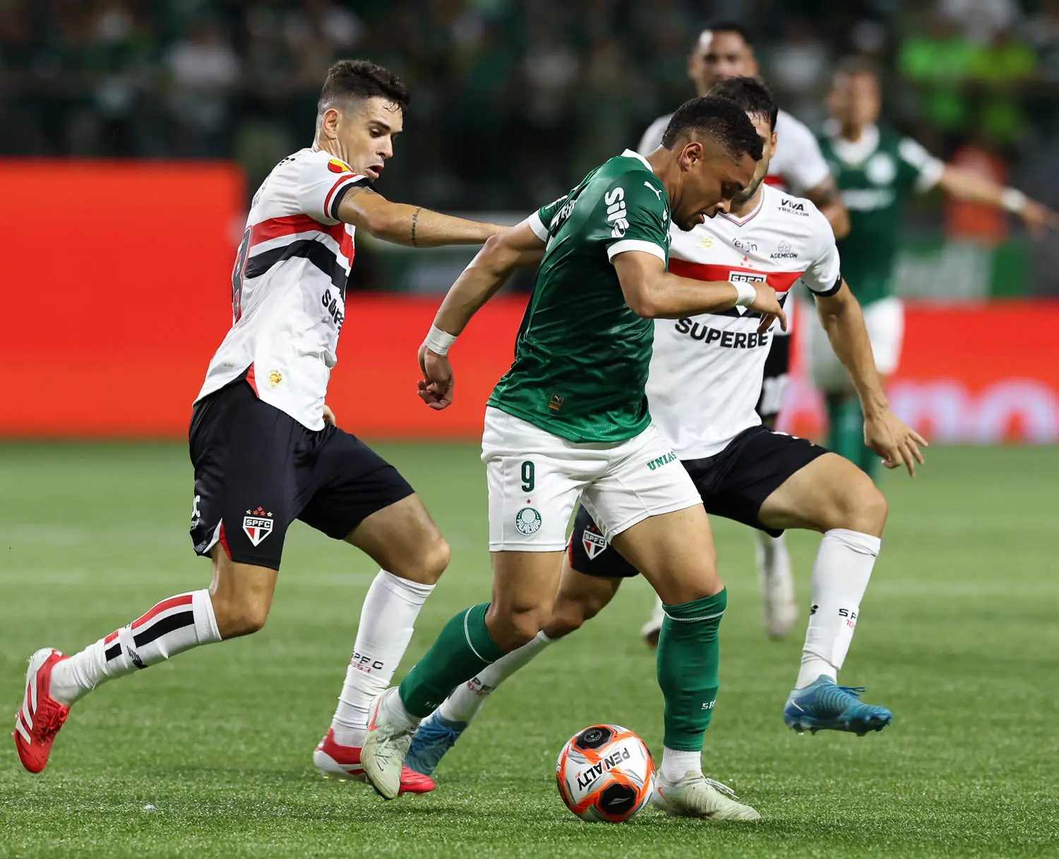 Relembre os lances de arbitragem mais polêmicos do São Paulo na temporada