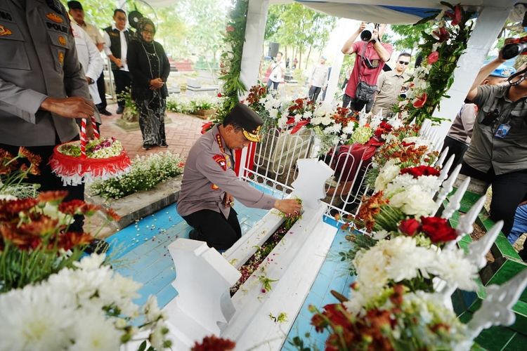 Dari ziarah makam ke Museum Marsinah, Kapolri tegaskan warisan ...