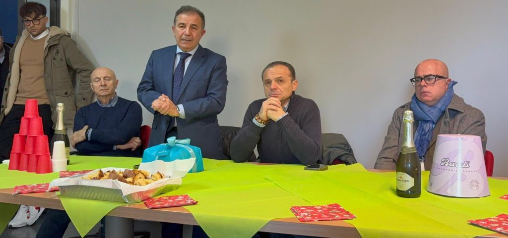 De Luca congeda Campagna dall’Asm, polemica per un brindisi con il ...