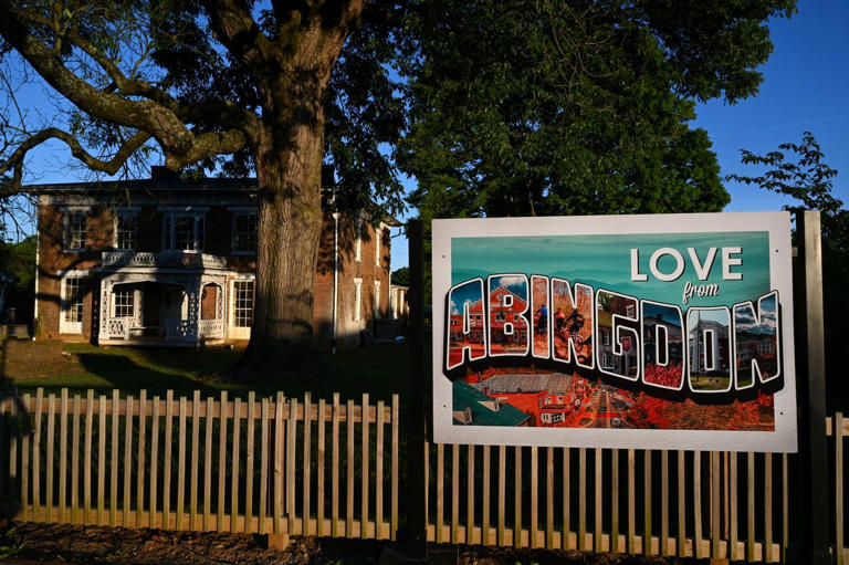 5 artsy towns for retirees with creative vibes and affordable costs