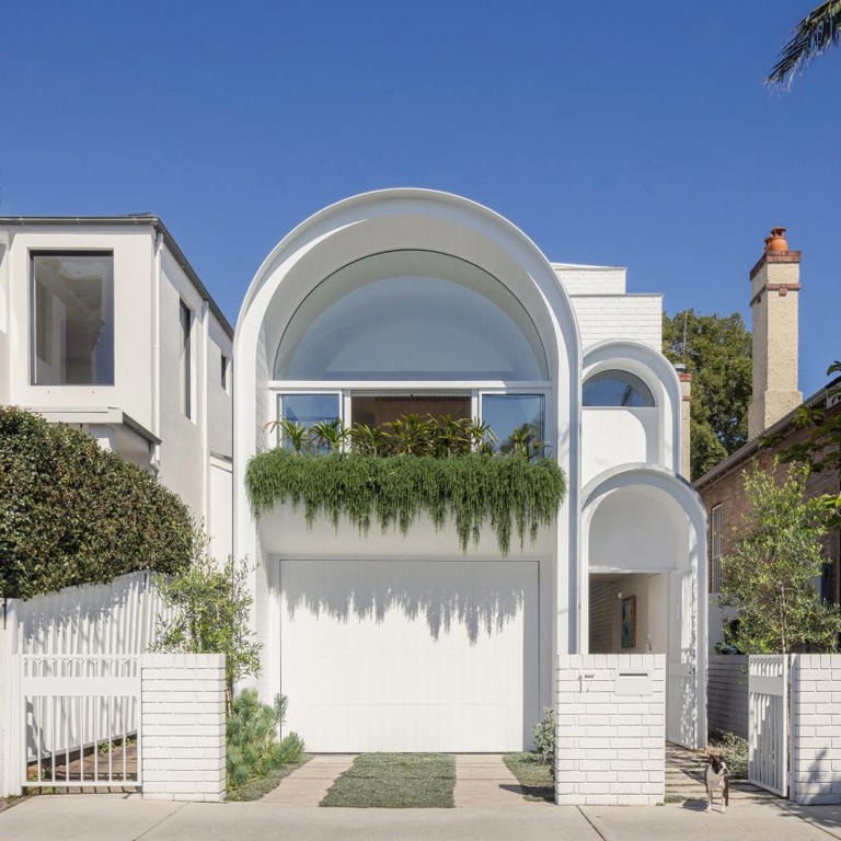 Moon House in Sydney takes design cues from neighbouring period properties