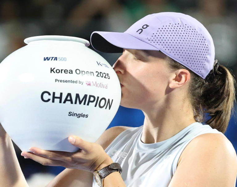 Iga Swiatek asked if three titles in 2025 mark a drop in her results