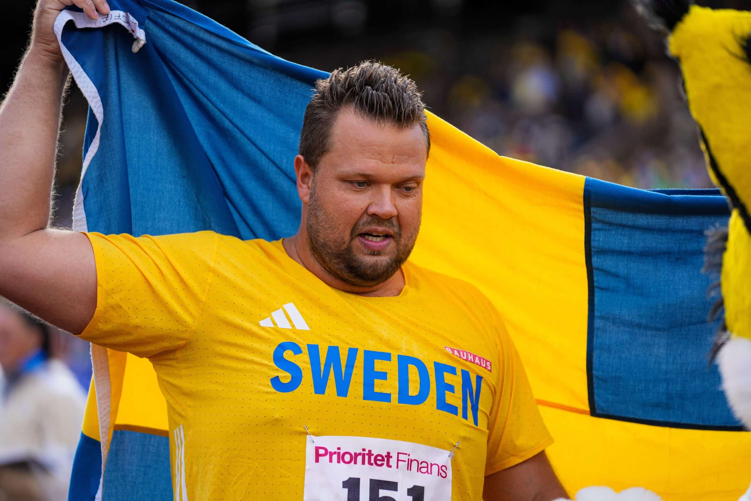 Daniel Ståhl hehkuttaa Jari Porttilalle jääkiekon MM-kultaa ...