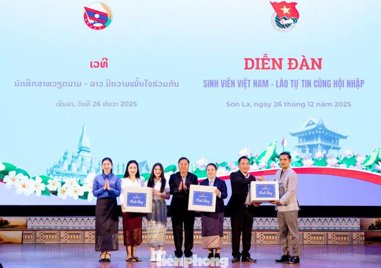 Sinh viên Sơn La và các tỉnh Bắc Lào toạ đàm, hòa ca vun đắp tình hữu nghị