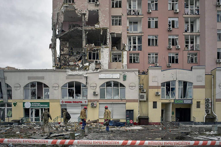 Zelenskiy prepares for Trump meeting as Russia bombards Kyiv