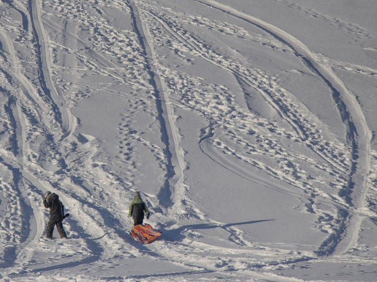 Edmonton weather: Blowing snow alert, wind chill -30, wild swing to 4 C ...