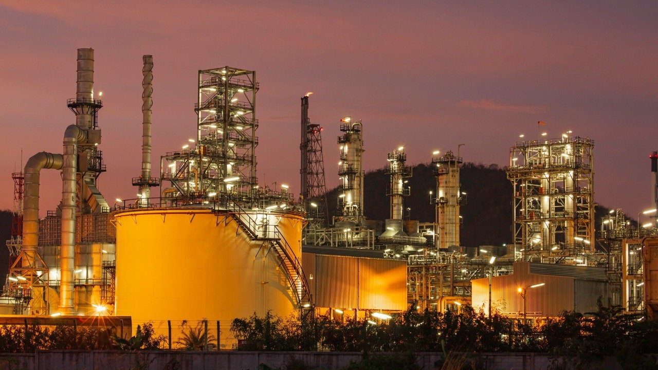 Oil jumps as US tightens the Venezuela blockade