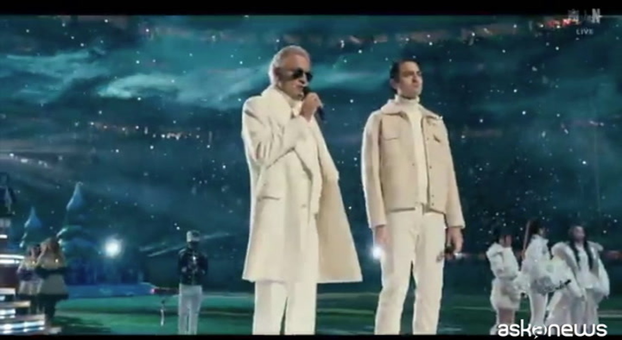 Andrea e Matteo Bocelli con Snoop Dogg nel Super Bowl
