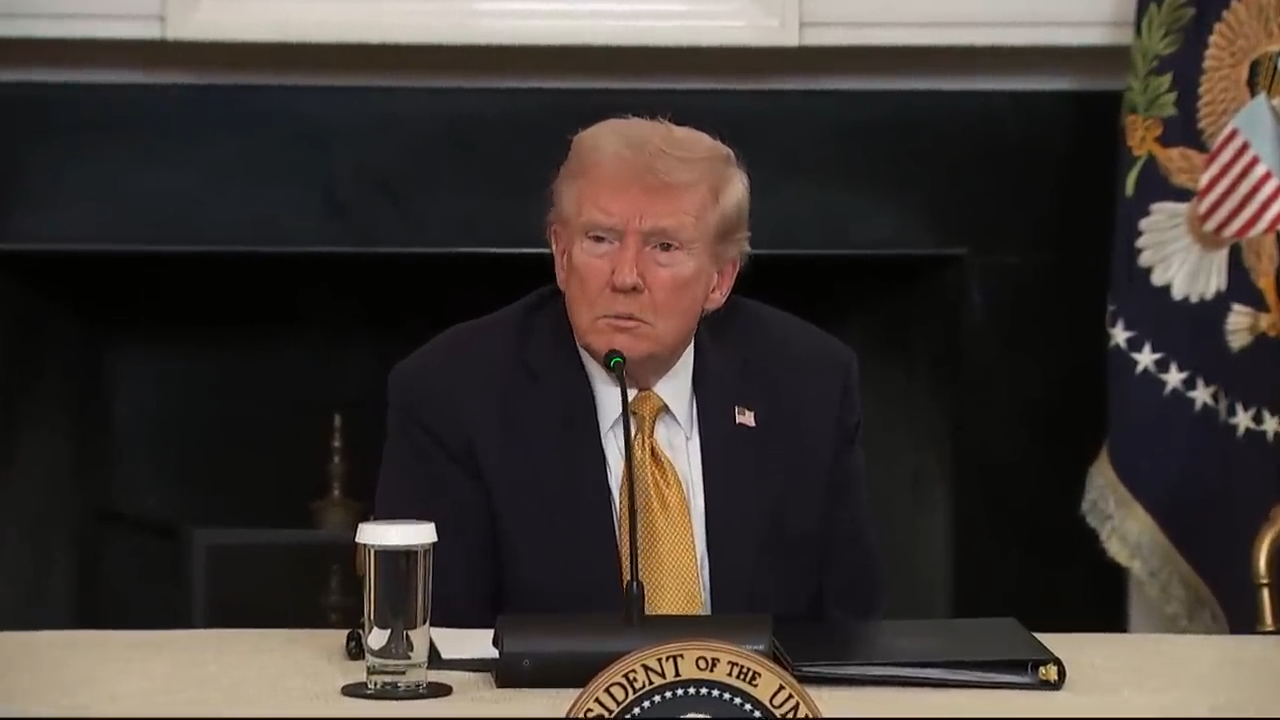 'What do you mean?': Trump demonstrates his incompetence, struggles to ...