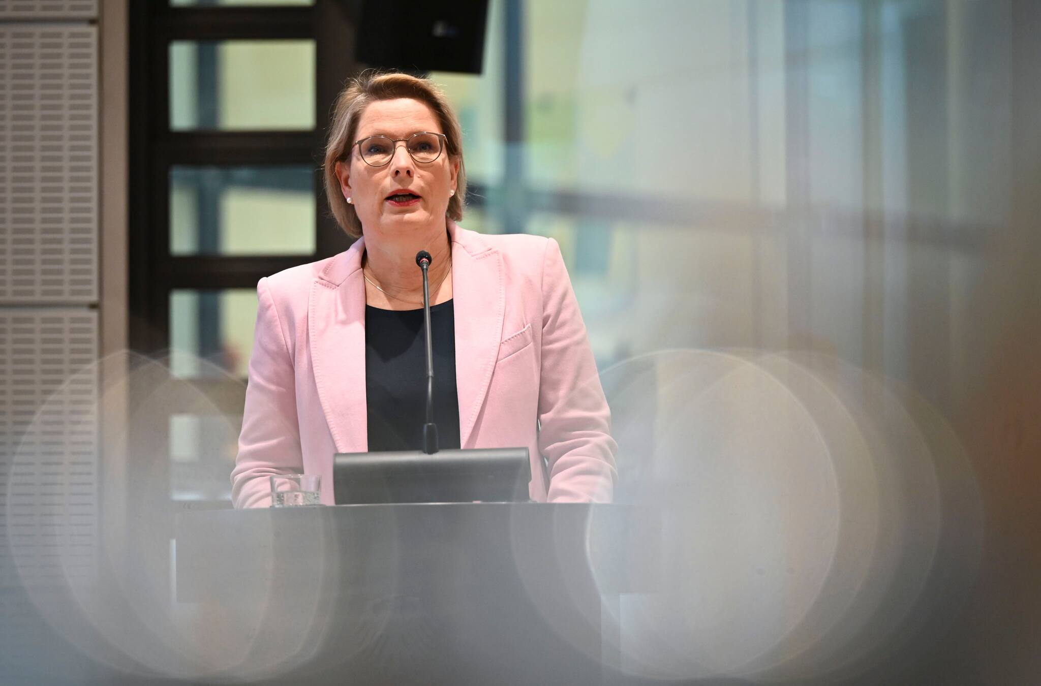 Justizministerin Hubig lehnt Klarnamenpflicht im Internet ab