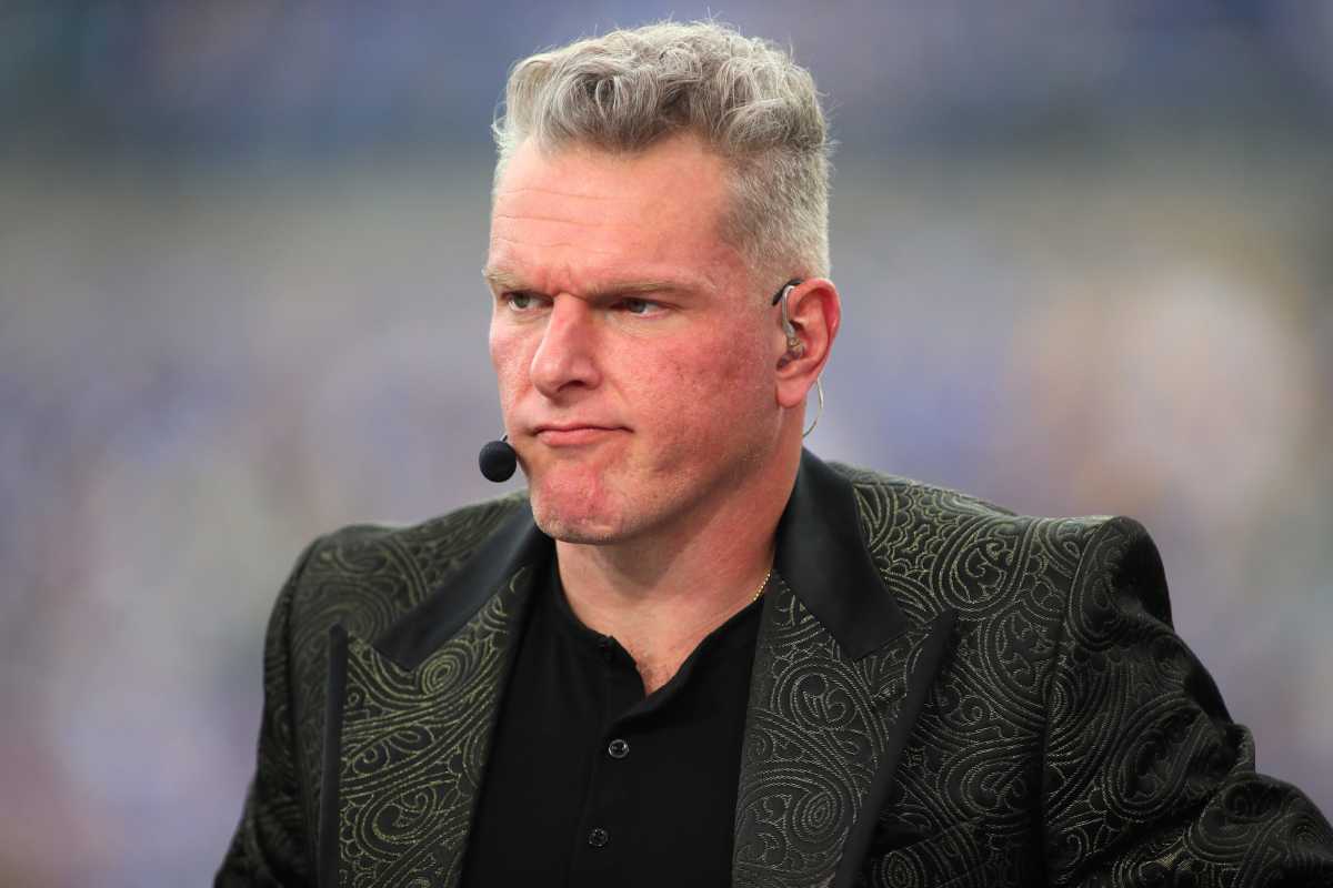 Pat McAfee tells sports fans to ignore NFL journalists