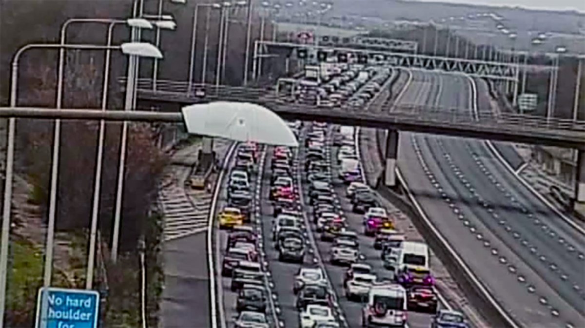 Serious M25 collision causes major delays in Essex