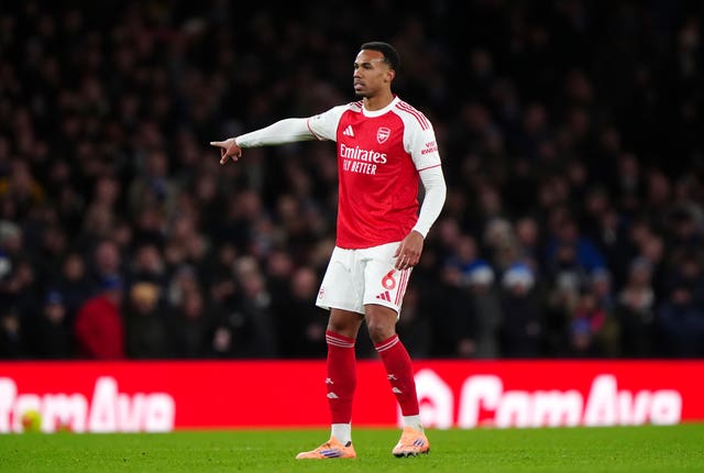 Arsenal return to Premier League summit after edgy victory over Brighton