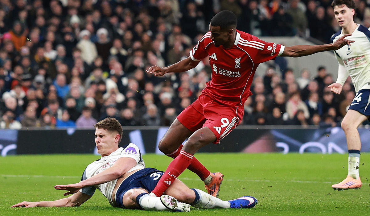 Ex-Ireland international shoots down Arne Slot’s claim about Isak injury